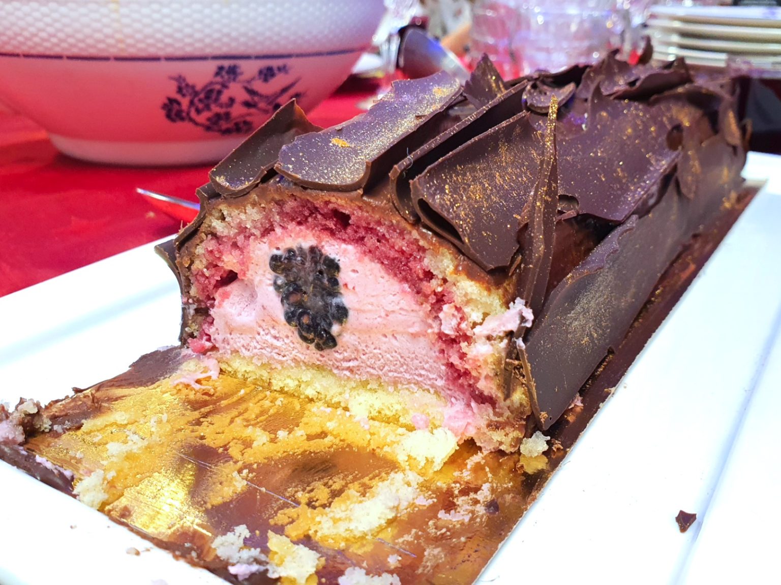 Bûche aux fruits rouges et chocolat – Eva Cuisine