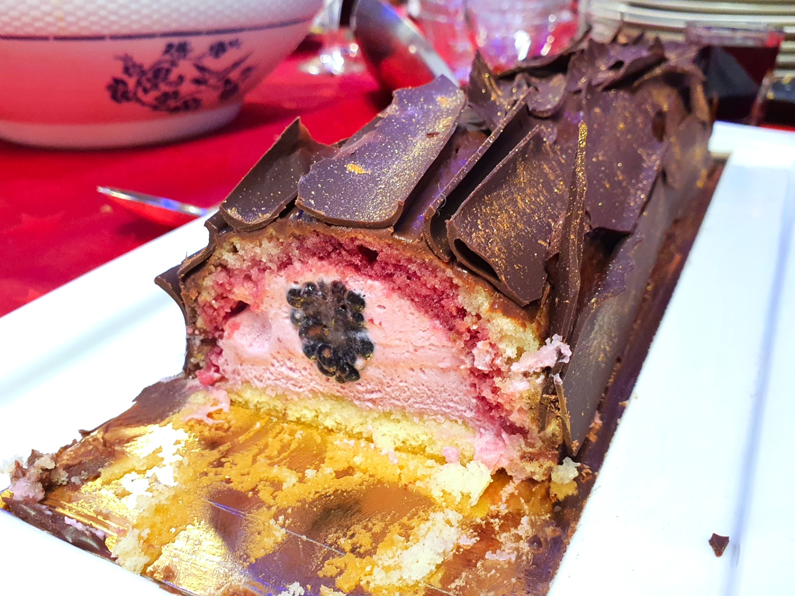 Bûche aux fruits rouges et chocolat – Eva Cuisine