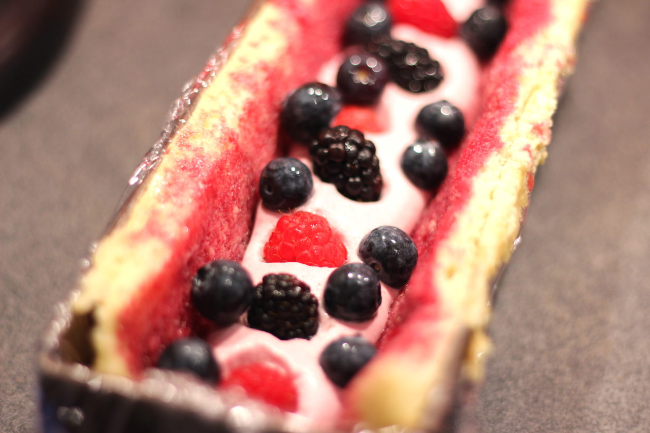 Bûche aux fruits rouges et chocolat – Eva Cuisine
